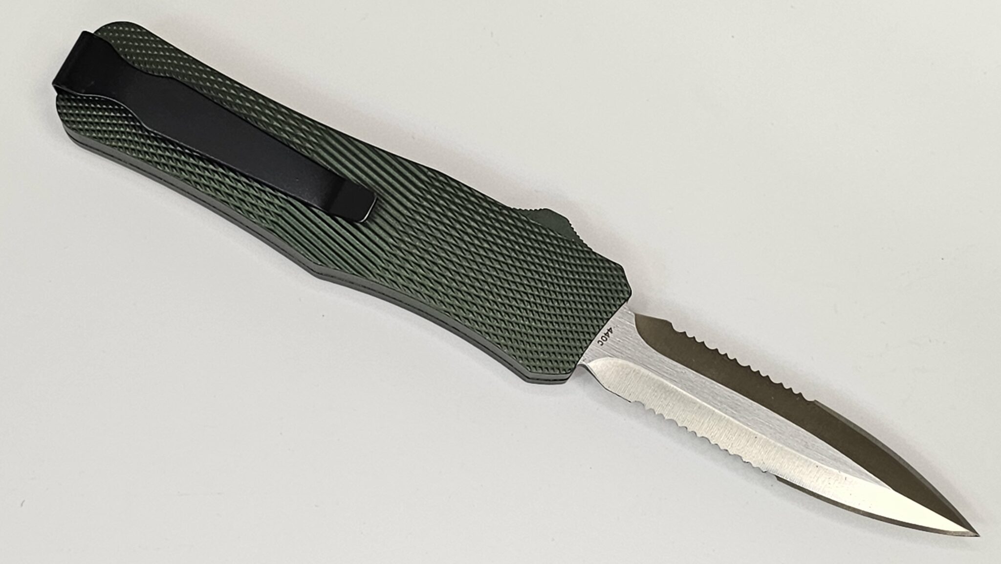 Out The Front Automatic – Mantis Knives