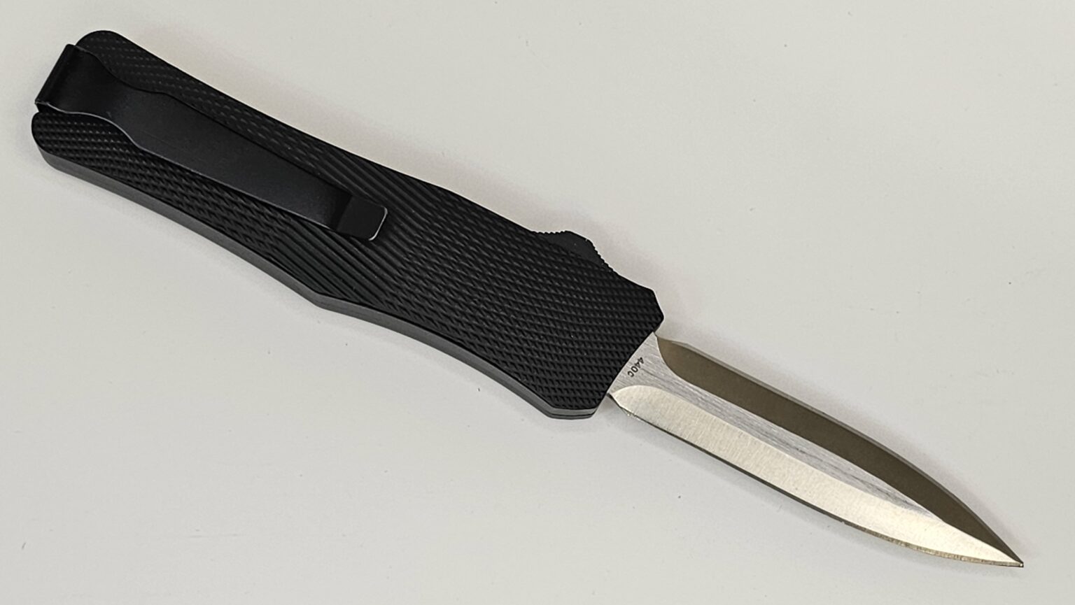 Out The Front Automatic – Mantis Knives